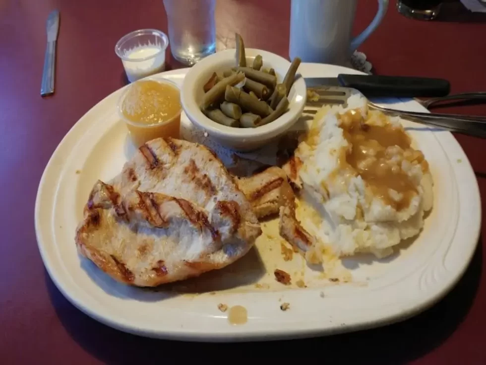 Home - Riley's Restaurant & Lounge