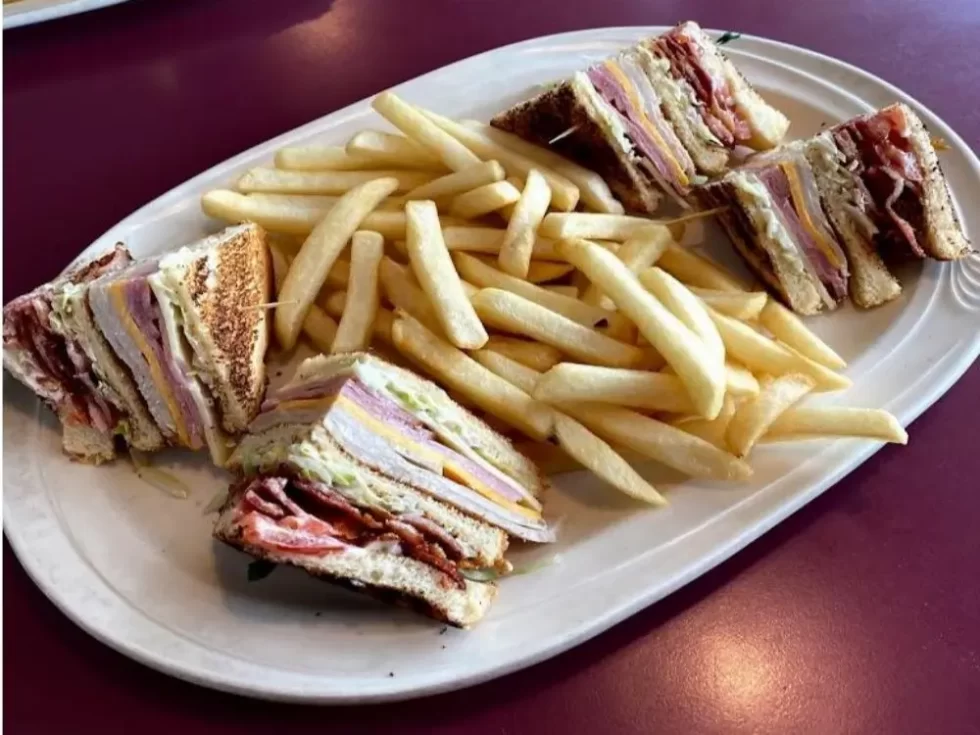 Home - Riley's Restaurant & Lounge